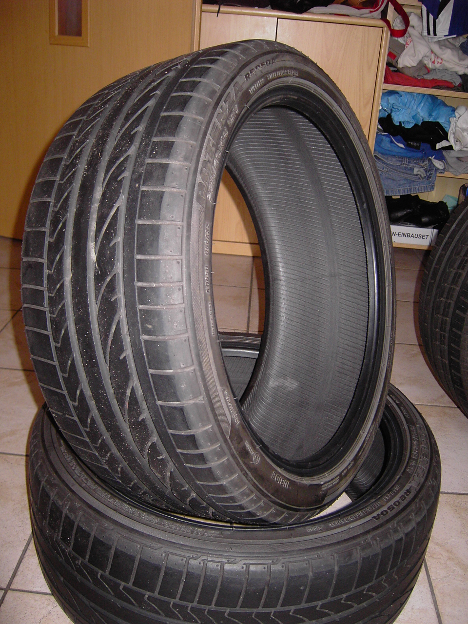 2X 225/40 R18 92Y Bridgestone RE 050A 1X 235/40 R18 95Y Pirelli Pzero ...