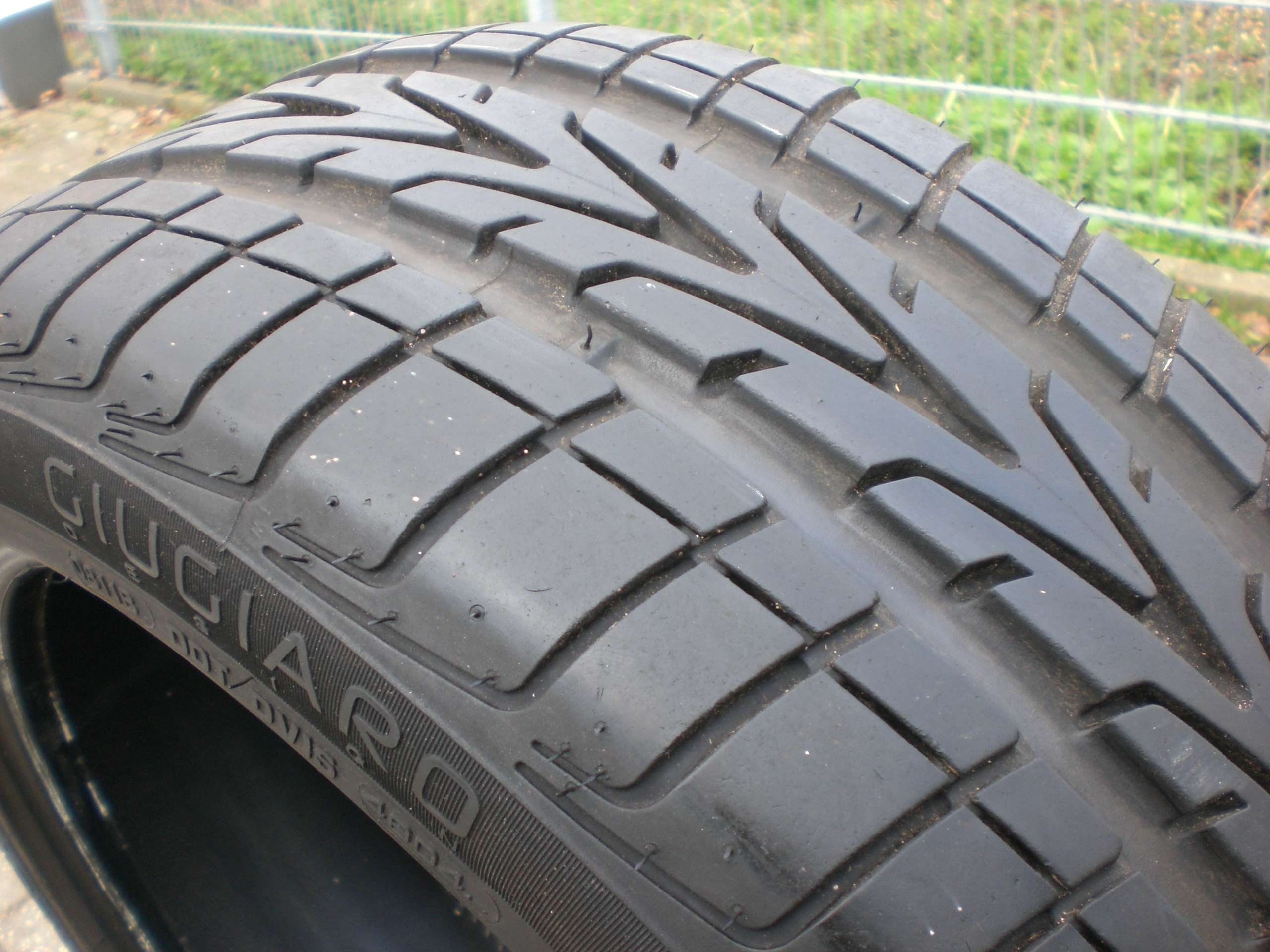 4 x 205 45 16 mit 6,5mm und 4 x 215 45 17 mit 5 - 7 mm : Biete