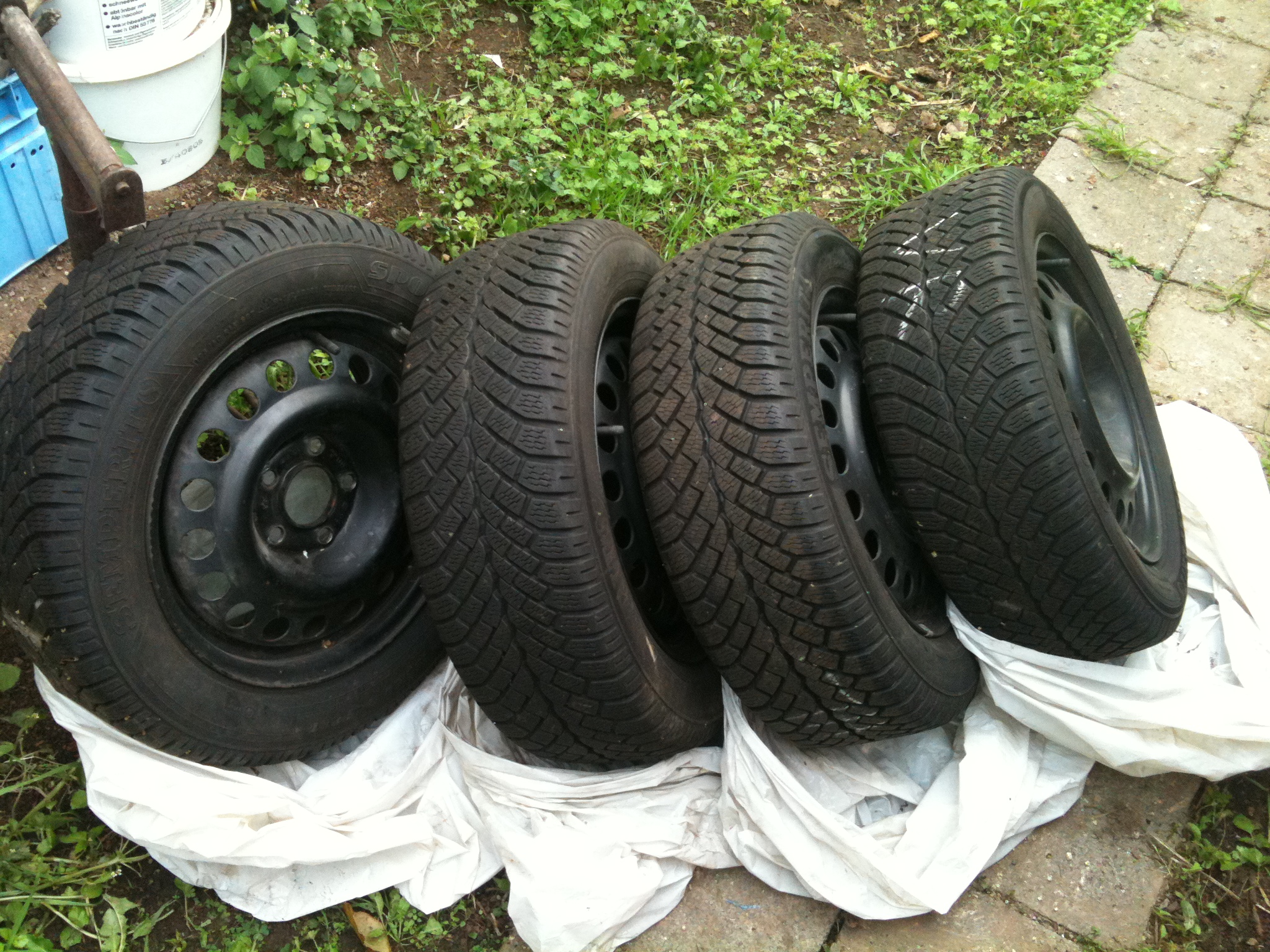 Winterreifen Stahlfelge 195/60 R15 88T M+S Sport Grip Semperit : Biete
