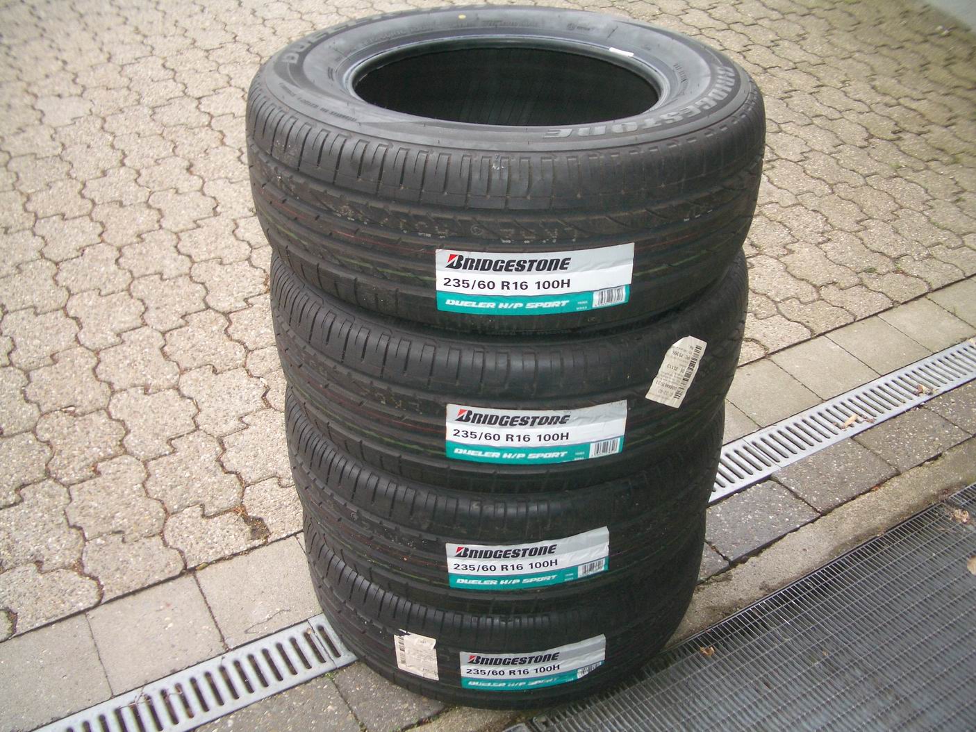 4 Nagelneue Bridgestone Dueler Sport Reifen 235/60 R16 100H für Toyota ...