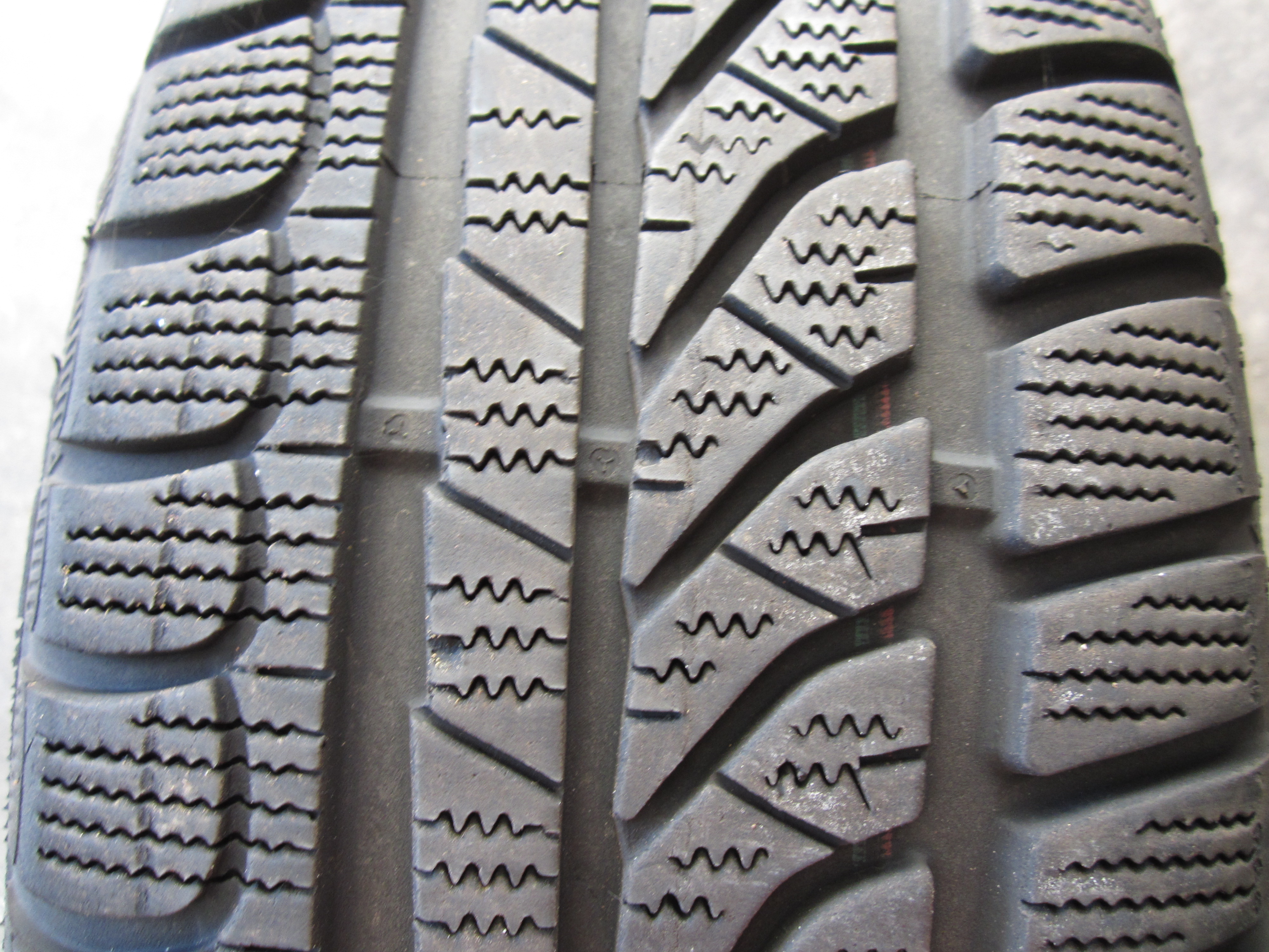 Winterreifen 185/60 R15 88T : Biete