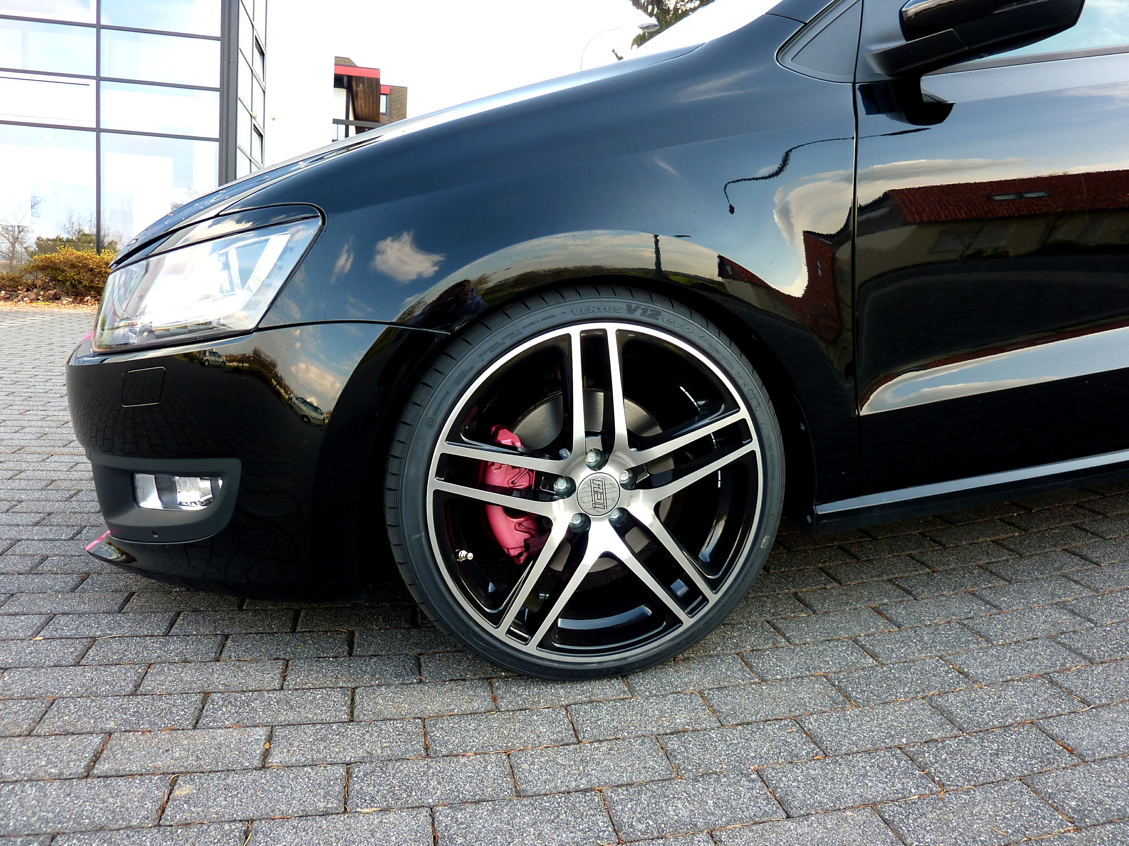 Neue Felgen und Reifen 205/40 R17 : Biete